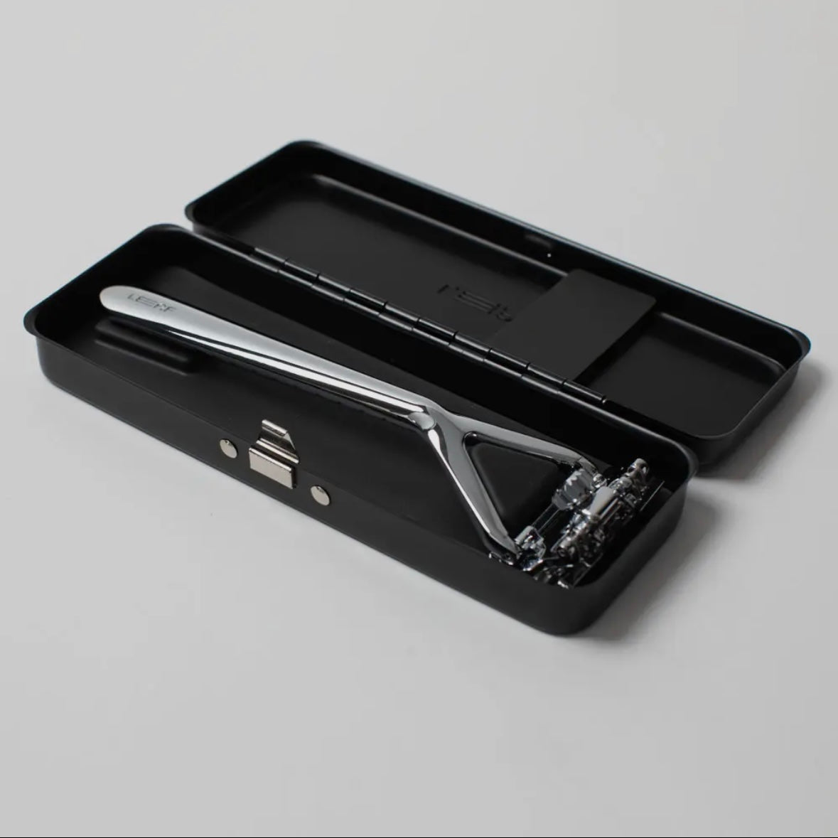 Safety Razor Travel Case [Leaf] – Indigo River & Co.